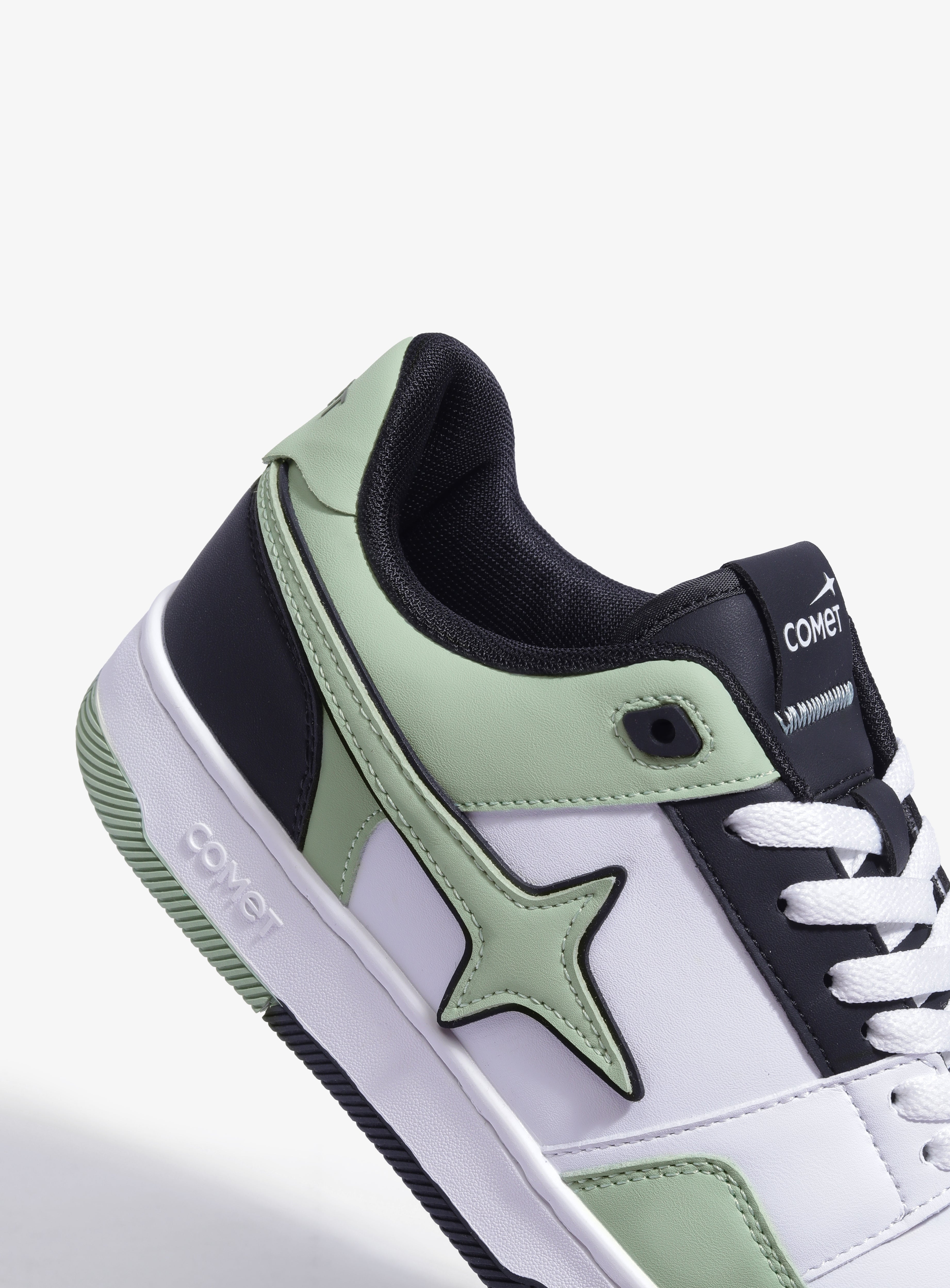 Buy Sneaker Online from Comet