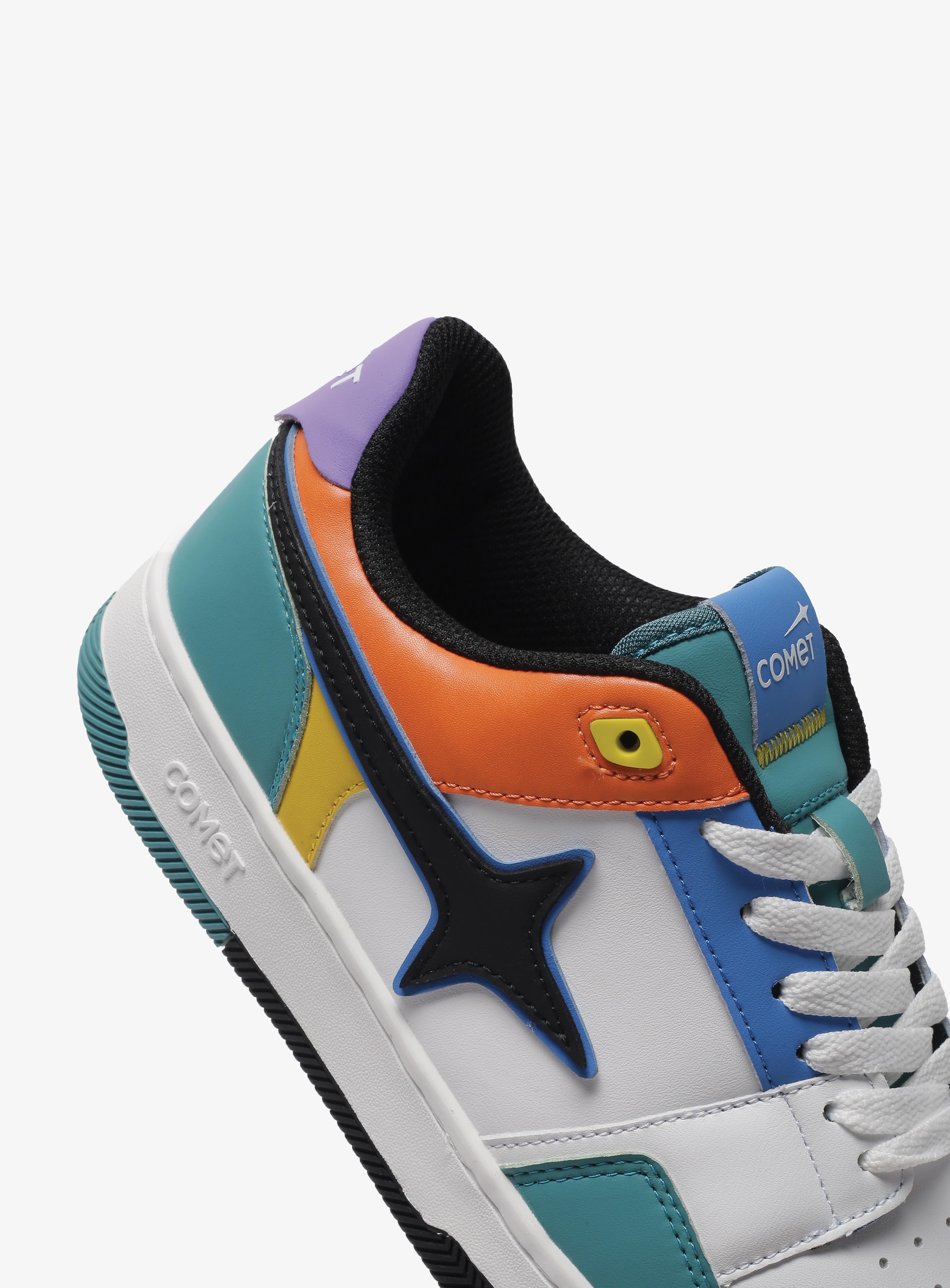 Buy Sneaker Online from Comet