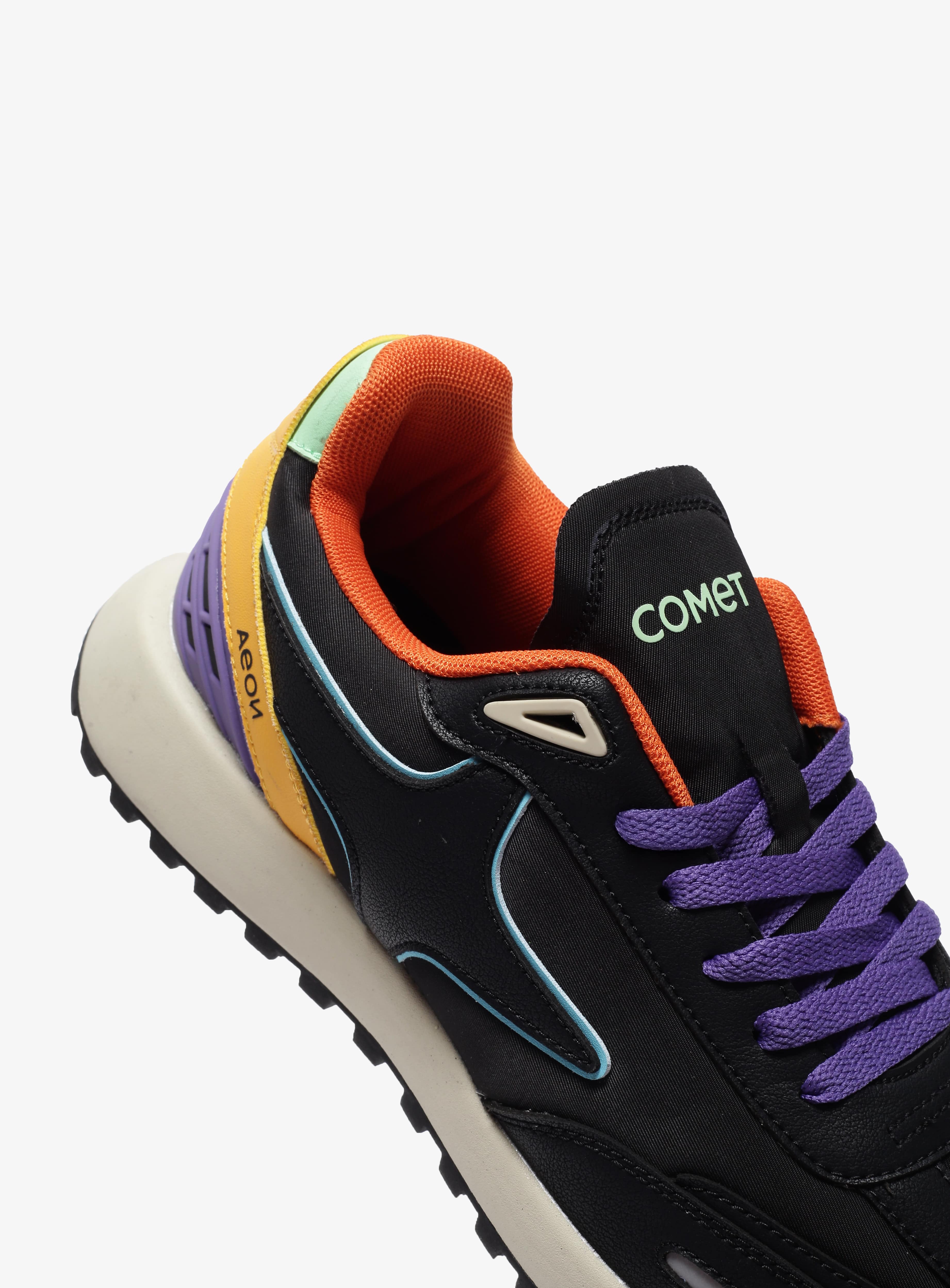 Buy Sneaker Online from Comet